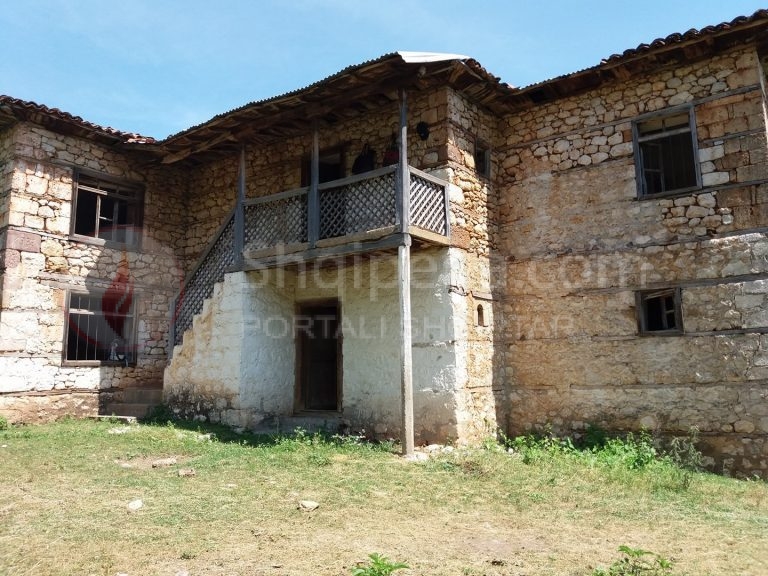 Saga e Blloshmëve të Bërzeshtës dhe braktisja e kullës simbol ...